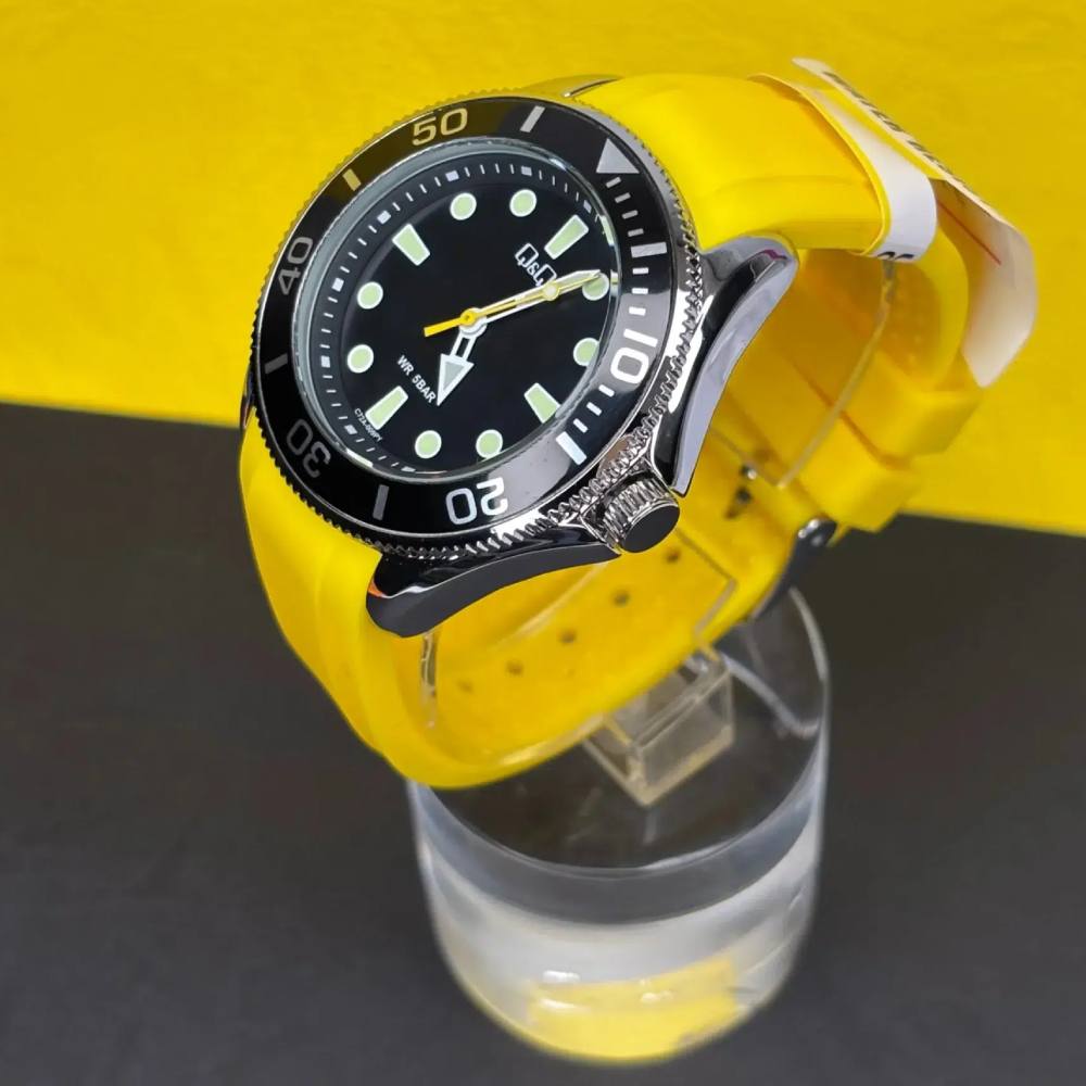 ساعت مچی کیو اند کیو مردانه مدل Q&Q C72A-009PY | گالری ساعت عقربه